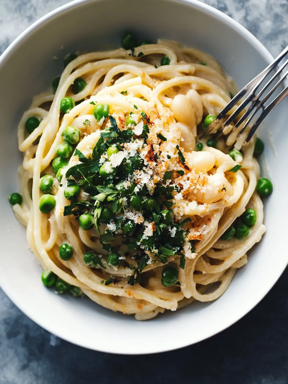 Irresistible Garlic Cream Bucatini with Peas and Asparagus